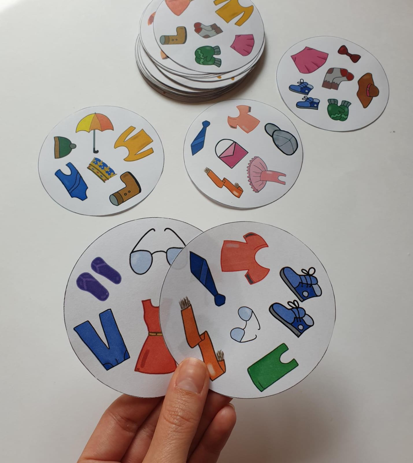 Profes Papel Tijera DOBBLE LA ROPA